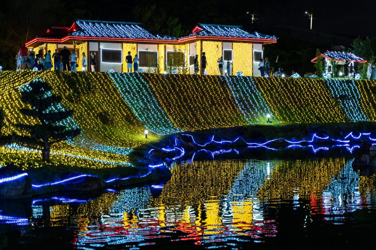IMAGENS: Veja por que o Parque do Japão é sucesso na Maringá Encantada