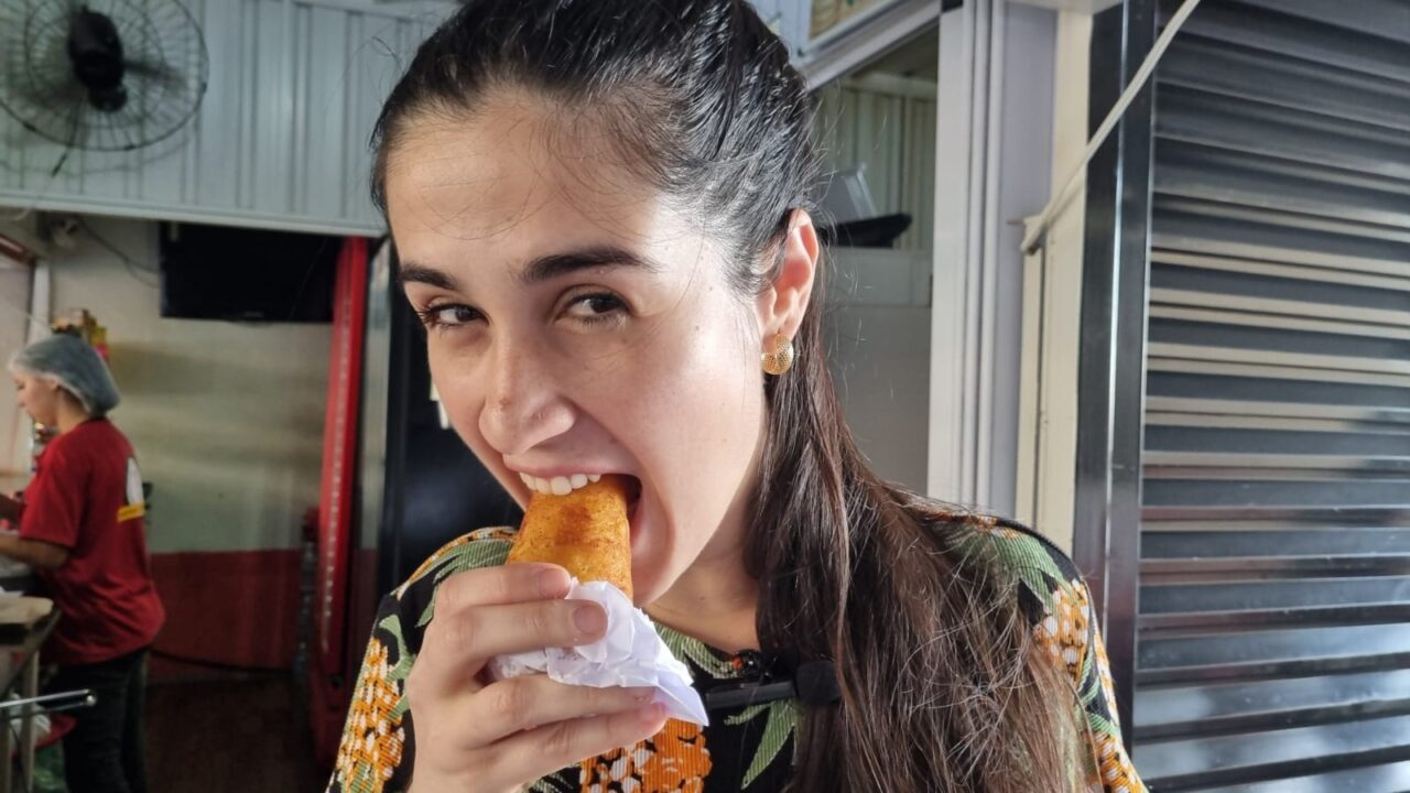 Moradora de Marialva viraliza na internet comendo salgados