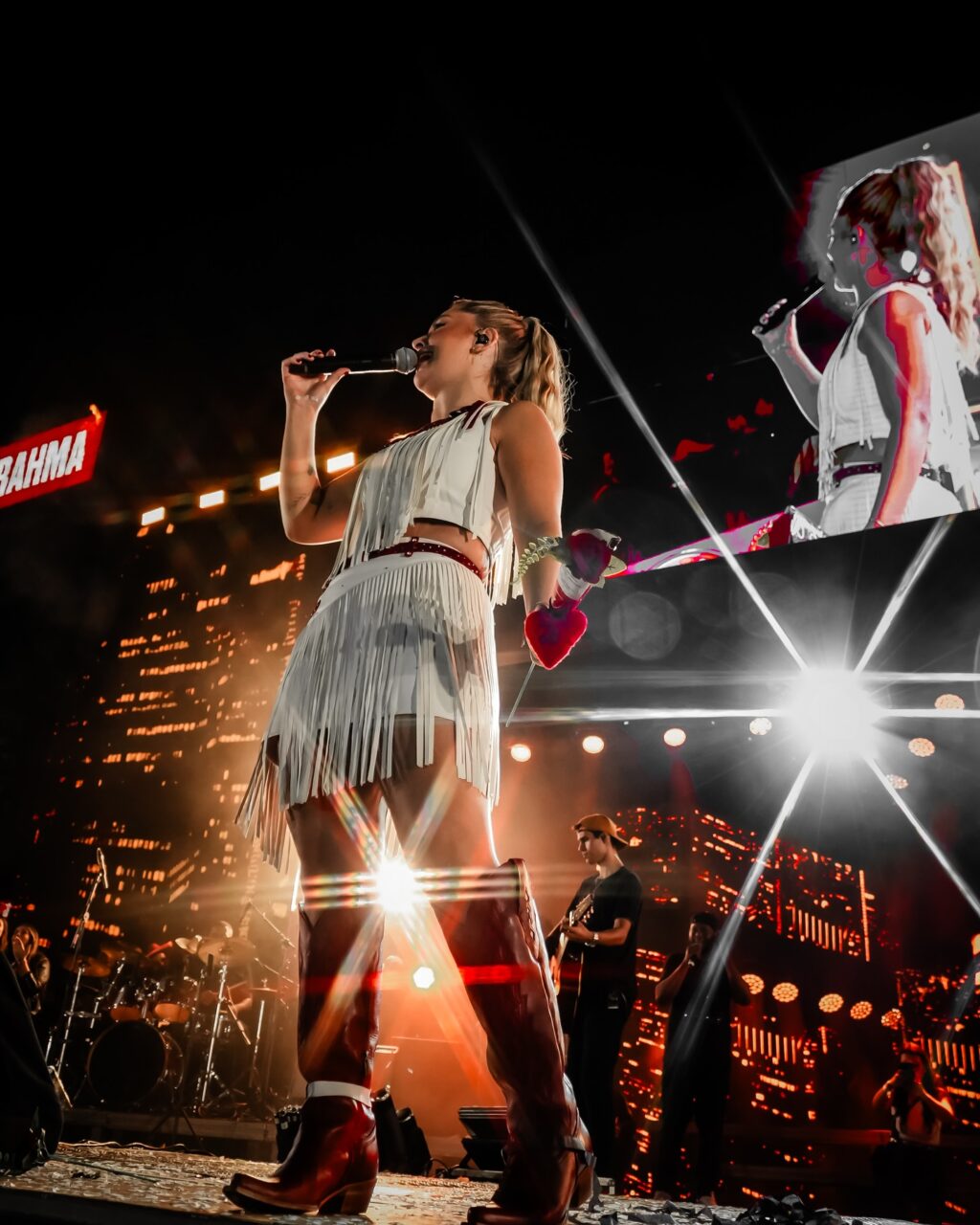 Conheça Duda Bertelli, cantora que é revelação sertaneja de Maringá